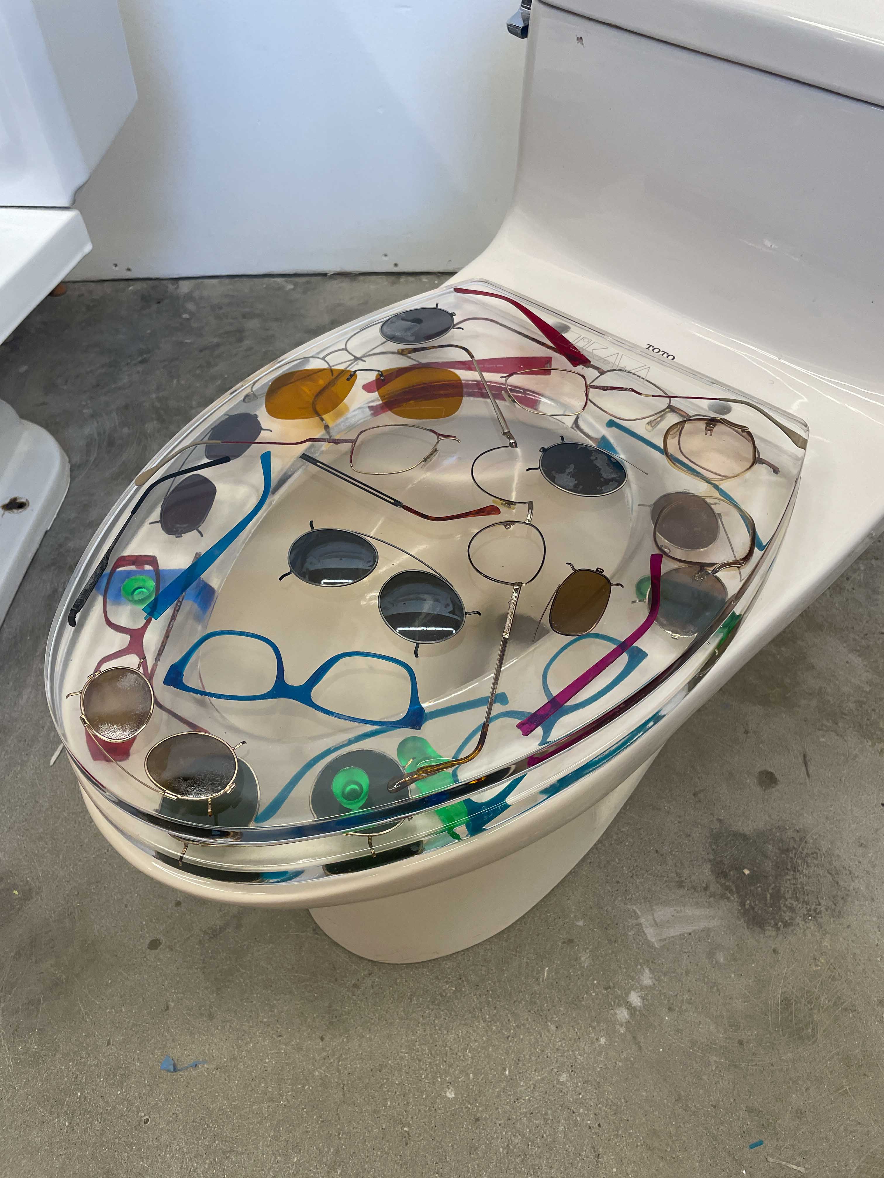 CLEAR VISIONS Toilet Seat – BAILEY HIKAWA